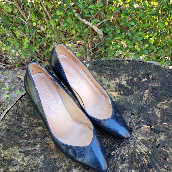 Moda | Shoes | Women Vintage Black Leather Pumps By Moda Size 55women ...